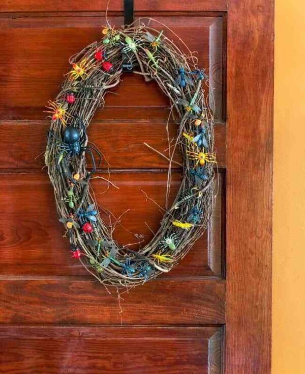 6 espeluznantes coronas de Halloween para decorar la puerta de entrada