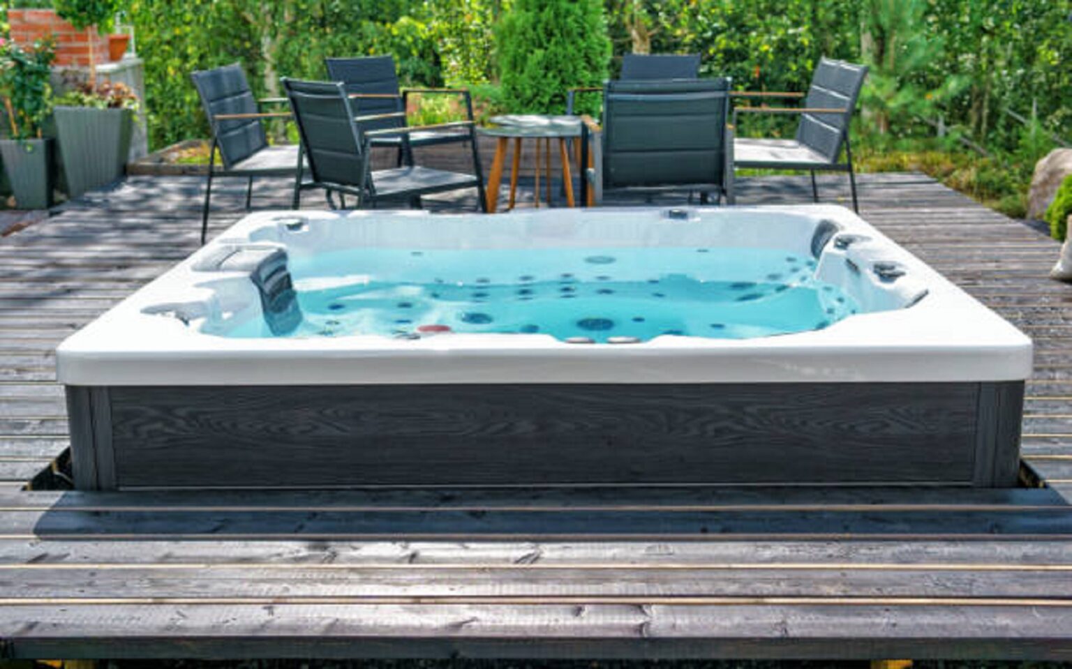 Jacuzzi exterior: descubre sus múltiples ventajas